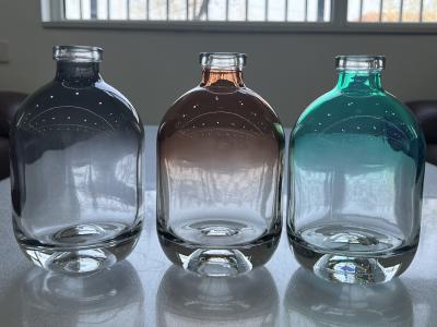 Cina 250 ml 375 ml 500 ml Bottiglia di whisky in vetro con fondo spessa con disegno rotondo trasparente personalizzato in vendita