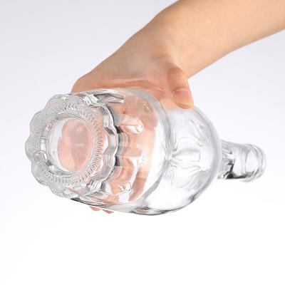 Cina Bottiglia di vetro per liquori a colori personalizzati da 500 ml con sughero per il campione fornito liberamente in vendita