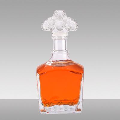 Cina Materiale del colletto Bottiglia di vetro 500 ml 700 ml Whisky Brandy per le esigenze specifiche dei clienti in vendita
