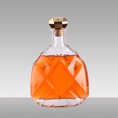 Cina Materiale del colletto Bottiglia di vetro 500 ml 700 ml Whisky Brandy per le esigenze specifiche dei clienti in vendita