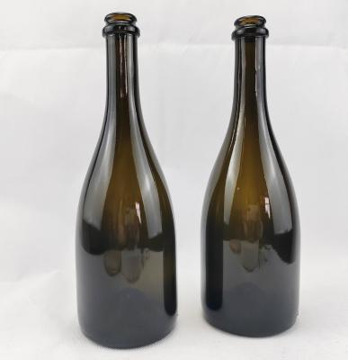 Cina 500 ml 750 ml Bevande alcoliche in vetro Bottiglia di vino di Borgogna con decorazione a forma rotonda in vendita