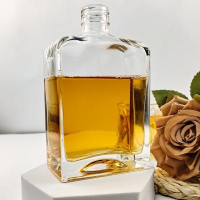 China Botella de vidrio rectangular de 200 ml para whisky, cerveza y otras bebidas en venta