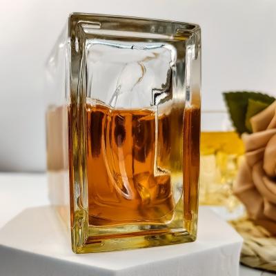 China Botella de vidrio rectangular de 200 ml para whisky, cerveza y otras bebidas en venta