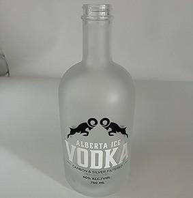 Cina Bottiglia di vetro trasparente a livello per vino/vodka 500 ml 750 ml Stampaggio a caldo diretto in vendita
