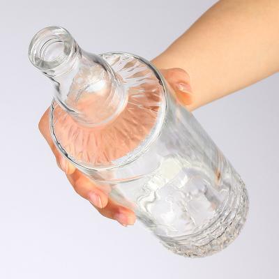 China 750 ml Custom Design Glas Whisky Flasje met Cork Clear en Kraag Materiaal Glas Te koop