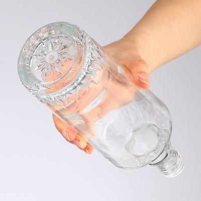 China 750 ml Custom Design Glas Whisky Flasje met Cork Clear en Kraag Materiaal Glas Te koop