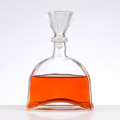 Cina Bottiglia di vino di vetro piatto caldo con tappo a vite Capacità 200 ml/300 ml/500 ml/750 ml/1000 ml in vendita