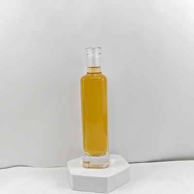 Cina Prodotti in vetro Bottiglia di vino rettangolare sottile con tappo di sughero 200ml 375ml 500ml 750ml in vendita