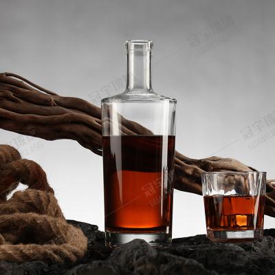 Cina Acid Etch Surface Handling 500 ml Bottiglia di vetro vuota per la decorazione domestica e l'alcol in vendita