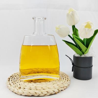 China 500ml Clear Flat Round Empty Whiskey Spirit Tequila Vodka Brandy Glass with Stopper for sale