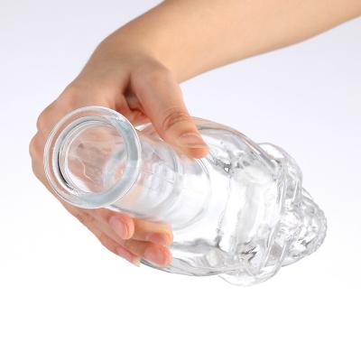 Cina Collare di vetro 300ml/500ml Bottiglia di vino con teschio a collo lungo per uso decorativo in colori in vendita