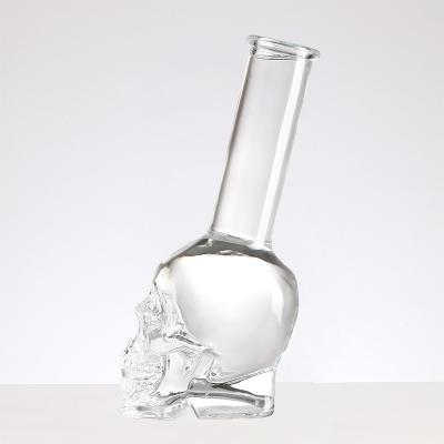 Cina Collare di vetro 300ml/500ml Bottiglia di vino con teschio a collo lungo per uso decorativo in colori in vendita