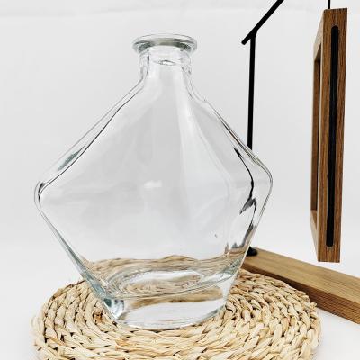 Cina Semplice ed elegante bottiglia di vetro da 750 ml per brandy realizzata con corpo in vetro ecologico in vendita