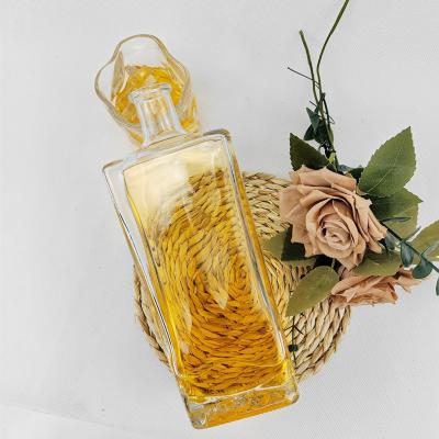 Cina Bottiglia di cristallo di agave cuboide trasparente con tappo di sughero 500 ml 750 ml 1000 ml Hot Style in vendita
