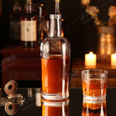 Cina Prodotti in vetro Coniglio chiaro rotondo Gin Rum Vodka Tequila Latte con tappo di sughero in vendita