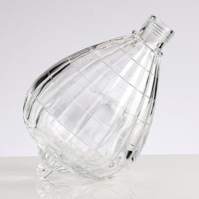 Cina 50 bottiglie di cristallo a forma di cuore per bevande alcoliche fabbricate con bottiglie di vetro in vendita