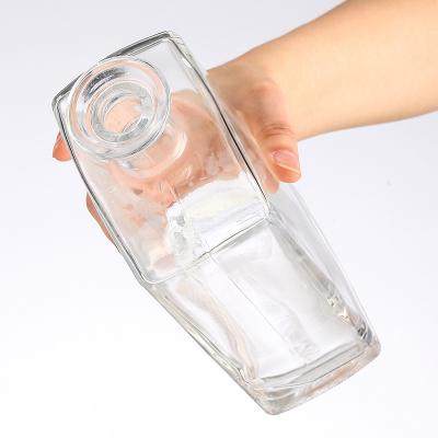 China Material do colarinho Vidro transparente 100 ml 200 ml 375 ml garrafa de whisky vodka com rolha de cortiça à venda