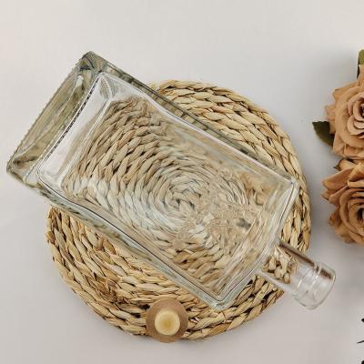 Cina Collare di vetro 750ml 500ml 375ml 200ml 100ml Vodka Spirit Gin Rum Bottiglia di vetro con sughero in vendita