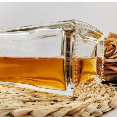 Cina Collare di vetro 750ml 500ml 375ml 200ml 100ml Vodka Spirit Gin Rum Bottiglia di vetro con sughero in vendita