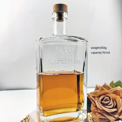 Cina Collare di vetro 750ml 500ml 375ml 200ml 100ml Vodka Spirit Gin Rum Bottiglia di vetro con sughero in vendita
