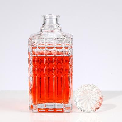 China 500 ml 750 ml heldere glazen fles voor Whisky Brandy Vodka High End Luxe Cork Sealing Te koop