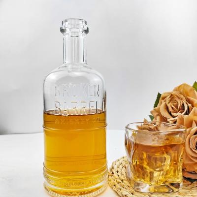 Cina Bottiglia di vetro su misura per vodka e alcolici con tappo in polimero trasparente in vendita