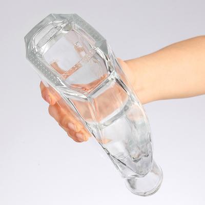 China Duidelijk glas Vodka Brandy Whisky Fles met unieke vorm 500ml 750ml Custom Design Te koop
