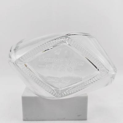中国 スパイラル製のガラス製品 ウイスキー ウォッカ ラム ティーキラ ジン スピリッツ 蓋付きのボトル 販売のため
