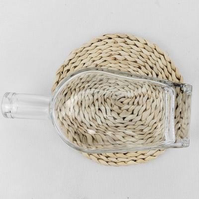 Cina Bottiglia di vetro da 500 ml/750 ml con bocca liscia e coperchio spessa in vendita