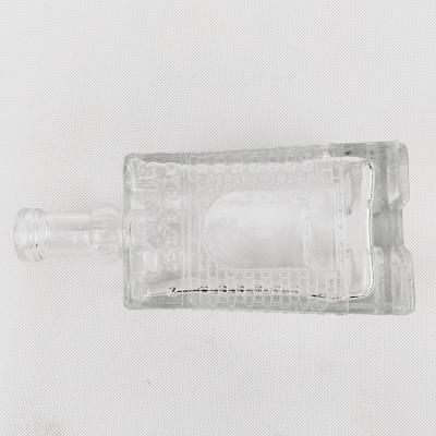 Cina Materiale in vetro bianco 750 ml Bottiglia di birra inciso Quadrato Spiriti Vetro per vino in vendita