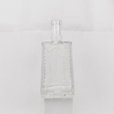 Cina Materiale in vetro bianco 750 ml Bottiglia di birra inciso Quadrato Spiriti Vetro per vino in vendita