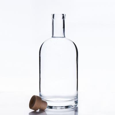 Cina Bottiglia di vetro personalizzata Bottiglie di vino di cristallo 500 ml 750 ml per la fornitura di bevande in vendita