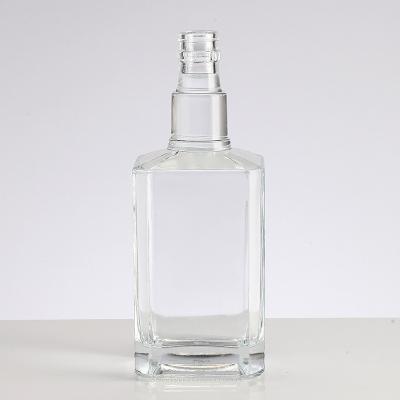 Cina Stampaggio a caldo 500ml 750ml Cubo Vodka Alcol Alcolici Alcolici Liquori Whisky Vino Bottiglia in vetro in vendita