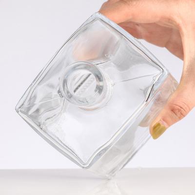 Cina OEM/ODM Benvenuto Rivestimento in vetro a pietra finitura 750 ml Vodka 500 ml bottiglia di vetro per industria in vendita