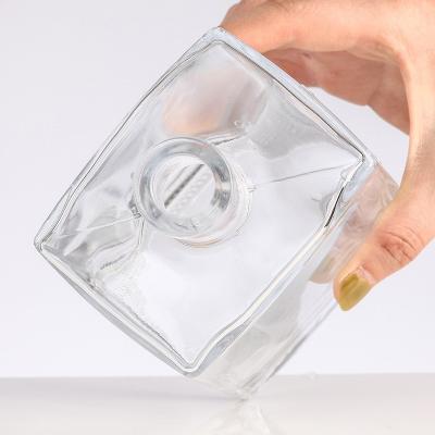 Cina OEM/ODM Benvenuto Rivestimento in vetro a pietra finitura 750 ml Vodka 500 ml bottiglia di vetro per industria in vendita