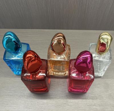 Cina Bottiglia di profumo blu a fondo quadrato di fascia alta con scatola personalizzata in vetro trasparente da 30 ml a 50 ml in vendita