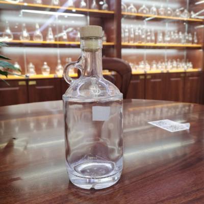 Cina Prodotti di vetro 750 ml Bottiglia con sughero per liquori Vodka Collare di vetro trasparente in vendita