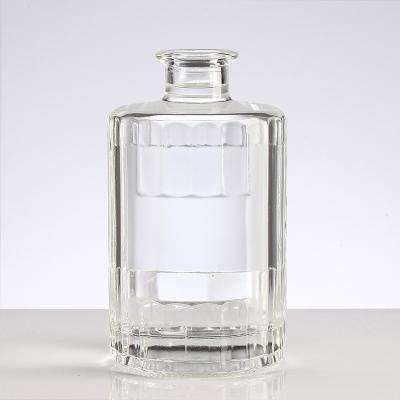 China Warm stempelen oppervlak hantering Custom logo lege glazen fles voor drank rum gin tequila Te koop