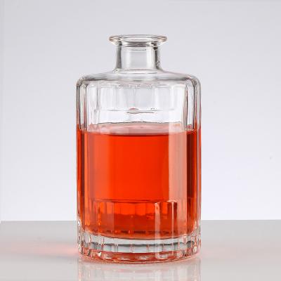 China Warm stempelen oppervlak hantering Custom logo lege glazen fles voor drank rum gin tequila Te koop
