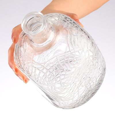 Cina Stampaggio a caldo 1.5L Grande Cancello in forma di bottiglia di Brandy Vino in vetro per Vodka Whisky Rum in vendita