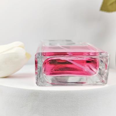 Cina Bottiglia di profumo a spruzzo in vetro trapezoidale da 30 ml con corpo in vetro ecologico e superiore in vendita