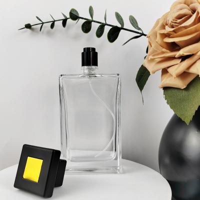Cina Bottiglia di profumo a spruzzo in vetro trapezoidale da 30 ml con corpo in vetro ecologico e superiore in vendita