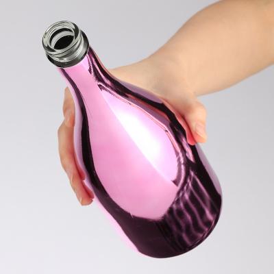 Cina Bottiglie a collare di vetro a logo personalizzato per stampaggio a caldo con tappo a vite Vino di champagne viola in vendita