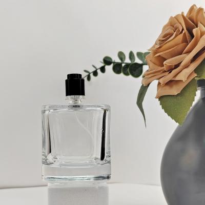 Cina Capacità 30 ml Bottiglie di vetro per profumi quadrati trasparenti con logo del cliente accettabile in vendita
