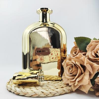 Cina Materiale di base in vetro Bottiglia di aromaterapia 300 ml Bottiglia di olio profumato elettroplata in oro in vendita