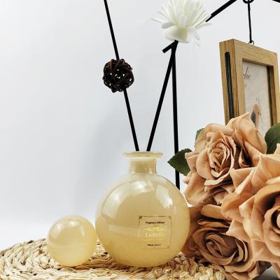 Cina Bottiglia per profumi sferici trasparenti per oli essenziali volatili Materiale di base in vetro in vendita