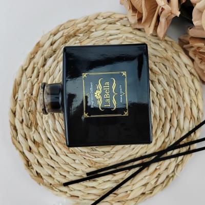 Cina Bottiglia di vetro per aromaterapia piatta quadrata multicolore da 100 ml con tappo a vite e garanzia in vendita