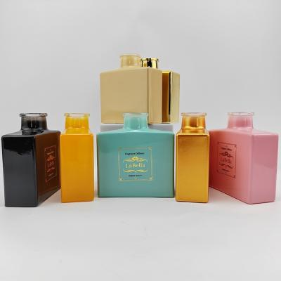Cina Bottiglia di vetro per aromaterapia piatta quadrata multicolore da 100 ml con tappo a vite e garanzia in vendita