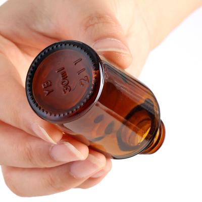 Cina Bottiglia in vetro di 10 ml, 20 ml e 30 ml di olio essenziale marrone con copertura in bambù in vendita