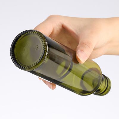 Cina Scelta del cliente 500 ml bottiglie di vetro cilindriche di condimento verde per olio d'oliva 250 ml in vendita